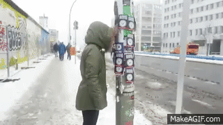 ME ATACAN POR LA CALLE on Make a GIF