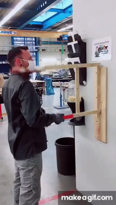 Selbstlob Maschine. on Make a GIF