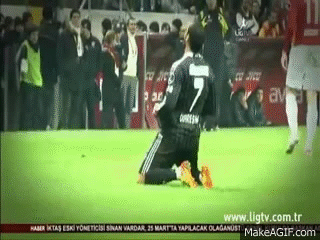 Ricardo Quaresma TT Arenada Ne Yapıyor? on Make a GIF