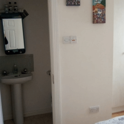 Room for rent in 3-bedroom house in Galway, Galway on Make a GIF