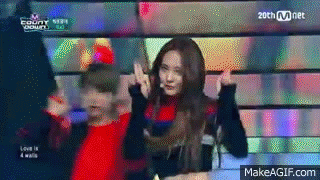 f(x)(에프엑스) - "4Walls" Comeback stage M COUNTDOWN 151029 EP.449 on Make a GIF