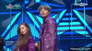 f(x)(에프엑스)-"DIAMOND(다이아몬드)" Comeback stage M COUNTDOWN 151029 EP.449 on Make a GIF