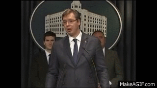 Vučić liže kukuruz on Make a GIF