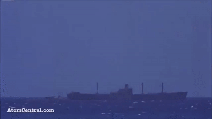 Francium explosion in water on Make a GIF
