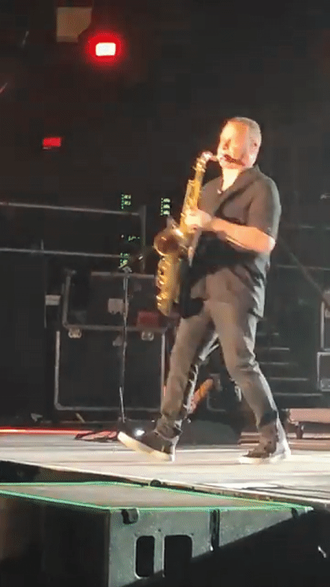 SIMPLY RED "Thrill Me" (Live Arènes de Nîmes 25-06-2023) on Make a GIF