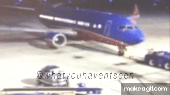 The nose gear of Southwest Airlines Flight 149 collapsing during ...