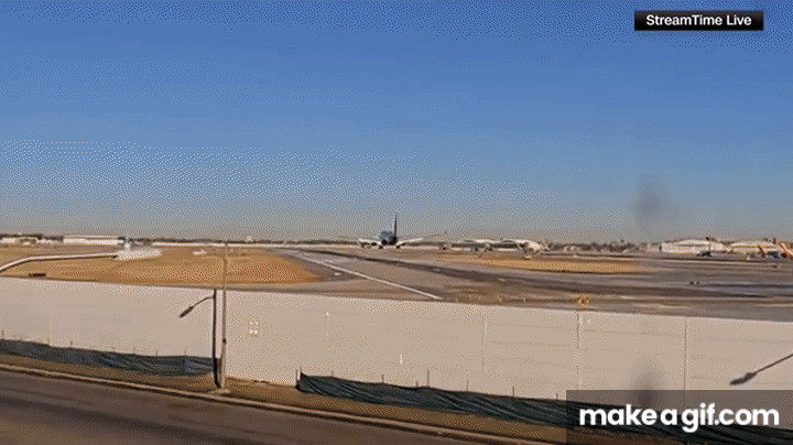 Southwest Airlines Flight 2504 narrowly avoiding a taxiing Flexjet ...