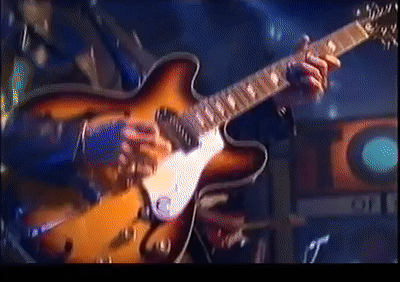 Bee Gees - She Keeps On Coming LIVE @ TOTP 2001 ** Brilliant audio ...