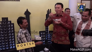 Ahok Makan #Kaki5jkt on Make a GIF