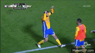 Gignac ‘hipnotiza’ a sus compañeros en festejo de gol on Make a GIF