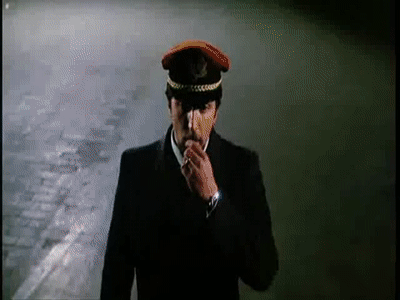 Amici miei - schiaffi alla stazione (scena cult) on Make a GIF