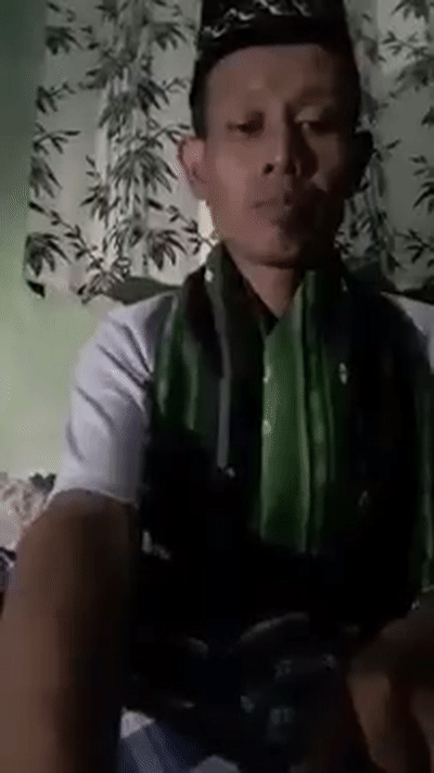 Ustadz lagi doa lucu on Make a GIF