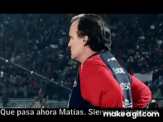 Marcelo Bielsa: siempre pasa algo on Make a GIF
