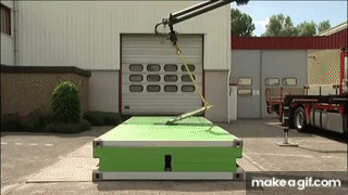 Werkendams bedrijf introduceert opvouwbare zeecontainer on Make a GIF