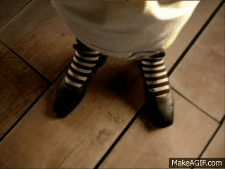 Alice in Wonderland shrink and growth scenes on Make a GIF