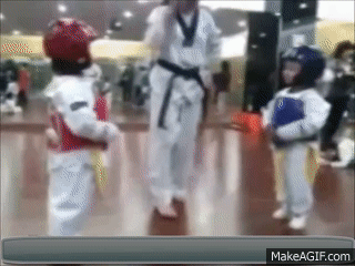Increible pelea de unos niños en clase de Tae Kwon Do on Make a GIF