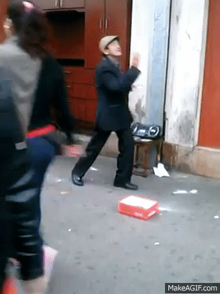 Pirinoli baile y agarra ponpis xD on Make a GIF