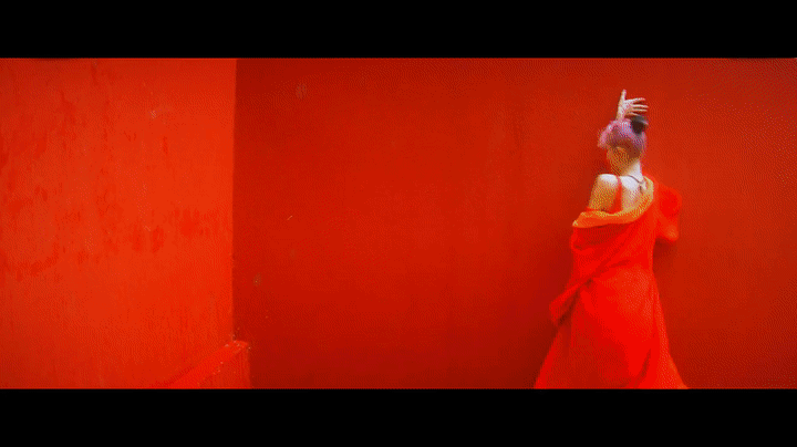Grimes dancing in joy on Make a GIF
