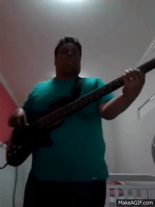 Junior Bass - O baixista diferente on Make a GIF