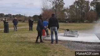 Uso de matafuegos, apagando incendios on Make a GIF