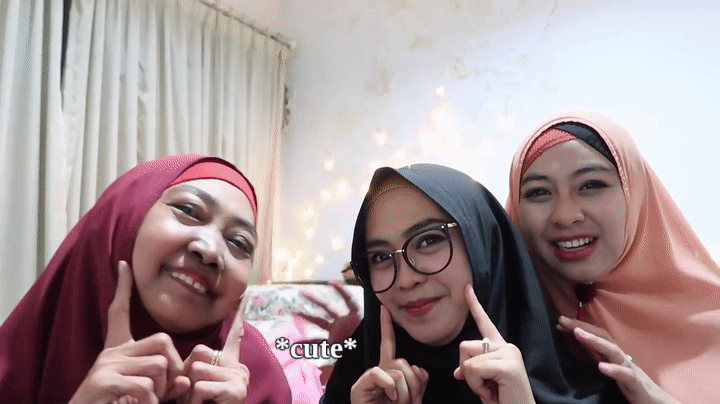 DI HARI ULANG TAHUN IBU, SAYA KECEWA DENGAN TOKO CINCIN on Make a GIF