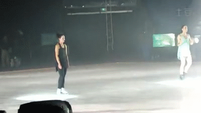 AOI 2014 Shangai - Tessa Virtue and Scott Moir practice on Make a GIF