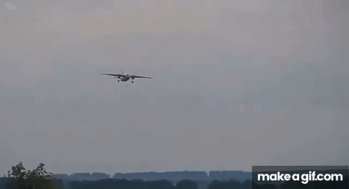 RF-36160 (a Antonov An-26) crashing 150m short of the runway threshold ...