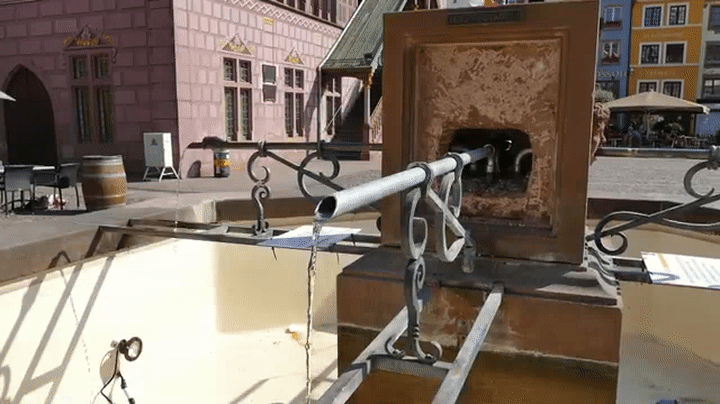 L'eau coule de nouveau à la fontaine à Mulhouse on Make a GIF