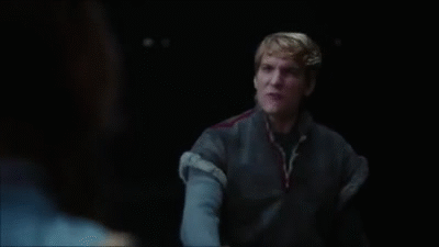 Anna knocks out Kristoff OUAT 4x11 on Make a GIF