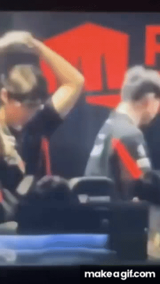 Faker SMASHES HIS HEAD on the wall after losing to GEN G on Make a GIF
