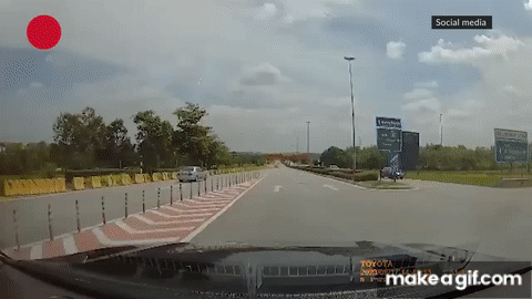 Dashcam footage showing a Beechcraft Model 390/N28JV crashing into the ...
