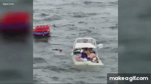 Boat sinks on the Willamette River during 'Trump boat parade' on Make a GIF