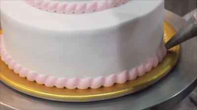 Cream Cake icing and Decoration (생크림 케이크 만들기 & 데코레이션) 生クリームのケーキを作る on ...